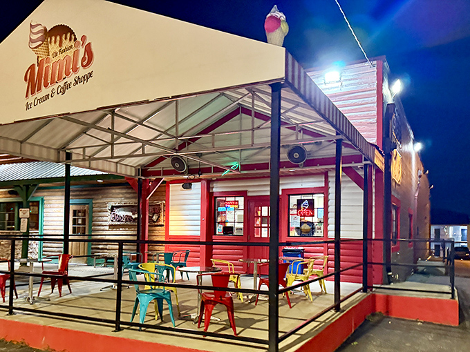 Mimi's after dark&mdash;proving that ice cream isn't just a daytime affair. Some cravings respect no clock, and thank goodness for that.