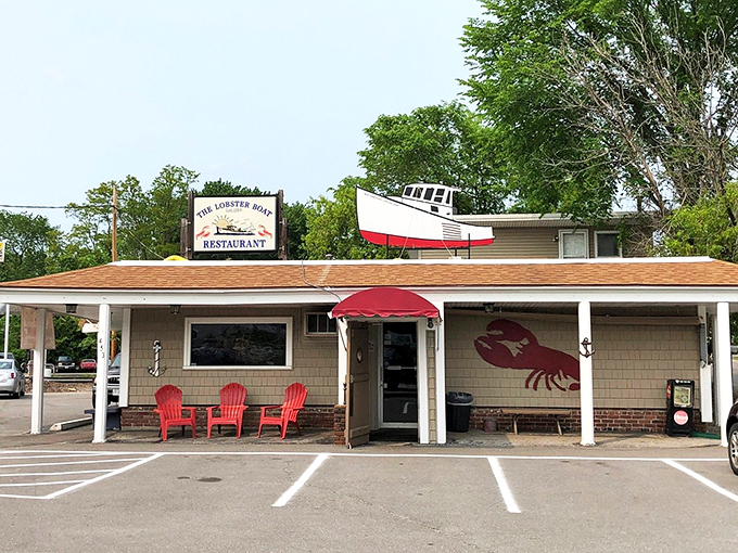 A lobster painted on the side, a boat on the roof &ndash; this isn't subtle advertising, it's a seafood siren song calling to hungry travelers.