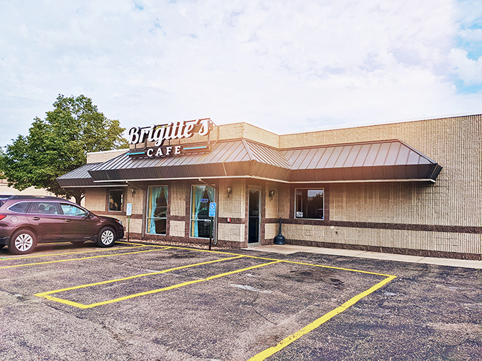 The unassuming exterior belies the extraordinary comfort food waiting inside this St. Cloud culinary landmark.