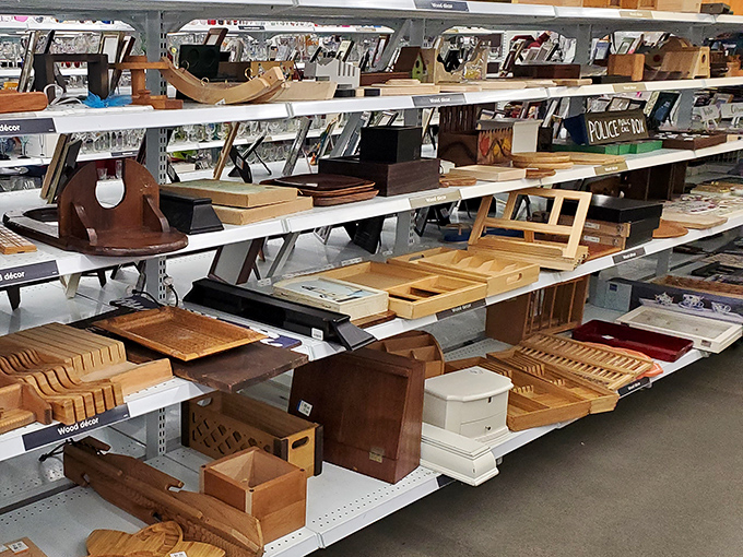 Wooden treasures and handcrafted organizers line the shelves like an artisan market where knife blocks and bread boxes await their kitchen comeback.