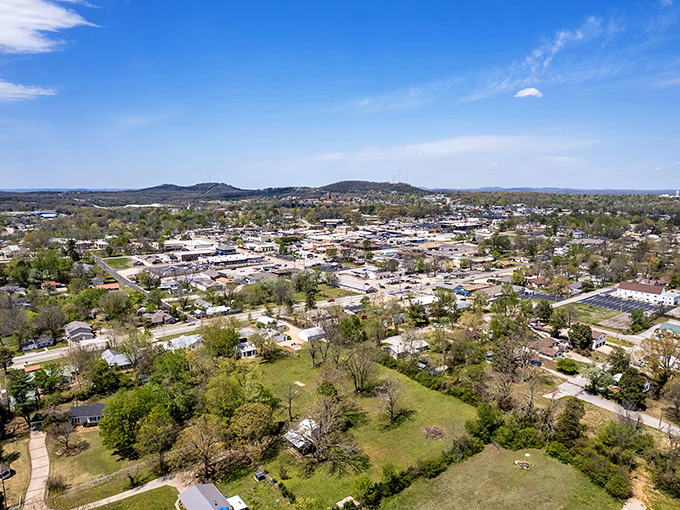 Mountain Home unfolds across gentle hills, a patchwork quilt of neighborhoods where retirement dollars stretch like summer evenings.