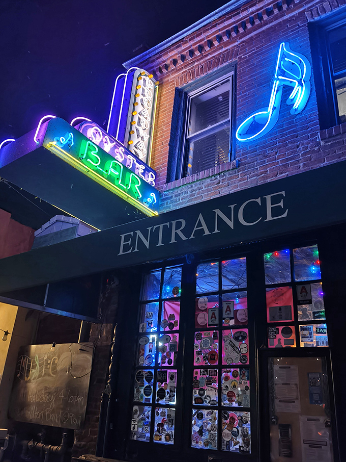 After dark, Broadway Oyster Bar doesn't just light up&mdash;it comes alive, beckoning night owls with the promise of good food and even better times.