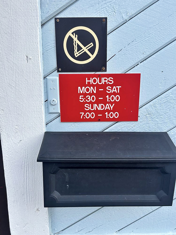Early bird hours for early bird appetites. When a place opens at 5 am, you know they take breakfast seriously&mdash;it's not just a meal, it's a mission.