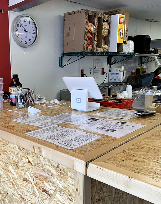 The order counter built from plywood radiates honest craftsmanship, directing all energy toward smoking meat rather than interior design.