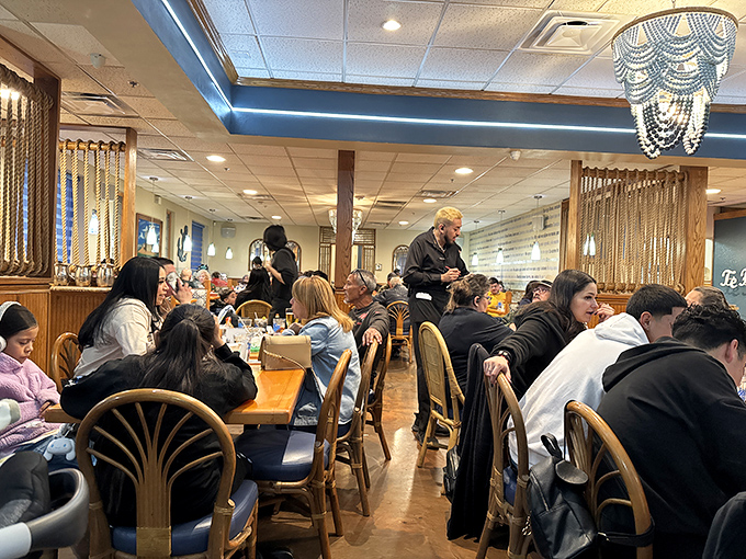 A packed house of happy diners proves the universal truth&mdash;great seafood will draw crowds even in the middle of the desert.