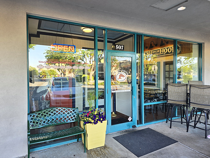 Turquoise trim and cheerful planters welcome you to Idaho's unlikely seafood paradise &ndash; don't judge by the location.