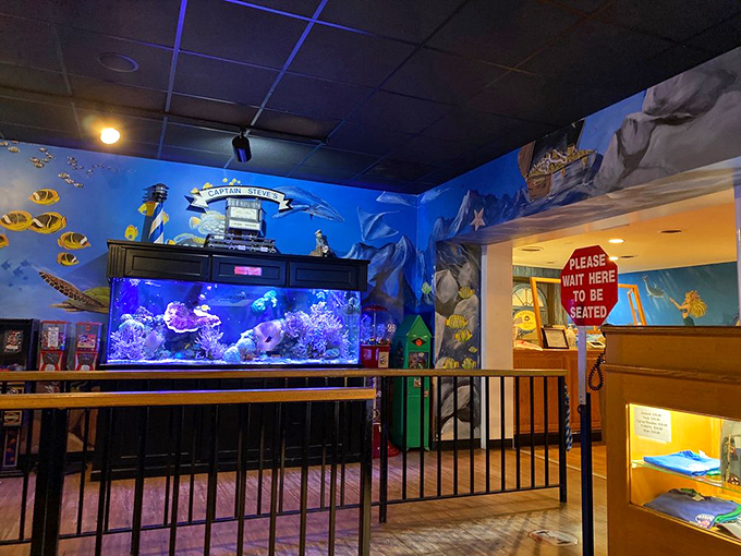 Vibrant underwater murals and a stunning aquarium create an immersive coastal experience. Even the d&eacute;cor reminds you that fresh seafood isn't just a meal&mdash;it's a celebration.