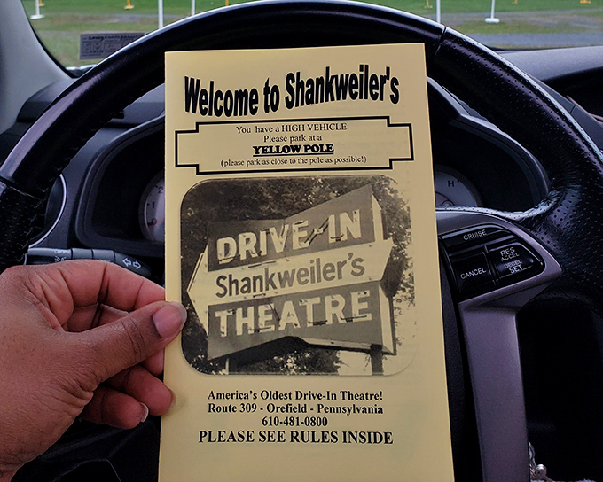 "Park at a yellow pole" &ndash; the flyer welcomes visitors with practical instructions for optimal movie enjoyment.