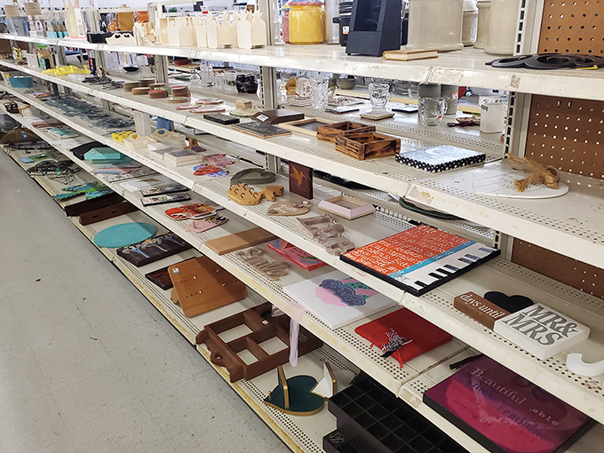 Home d&eacute;cor items that'll have your guests asking where you shop, and you'll smile knowing the answer.