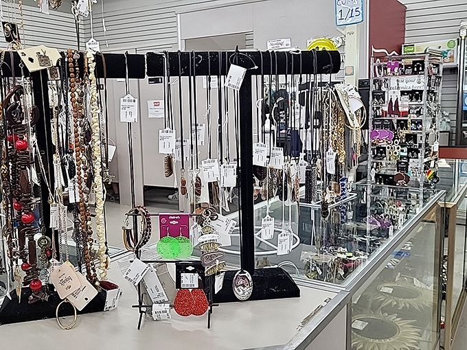 Treasure hunters alert! This jewelry display proves that someone else's "I never wear this anymore" becomes your new signature accessory.