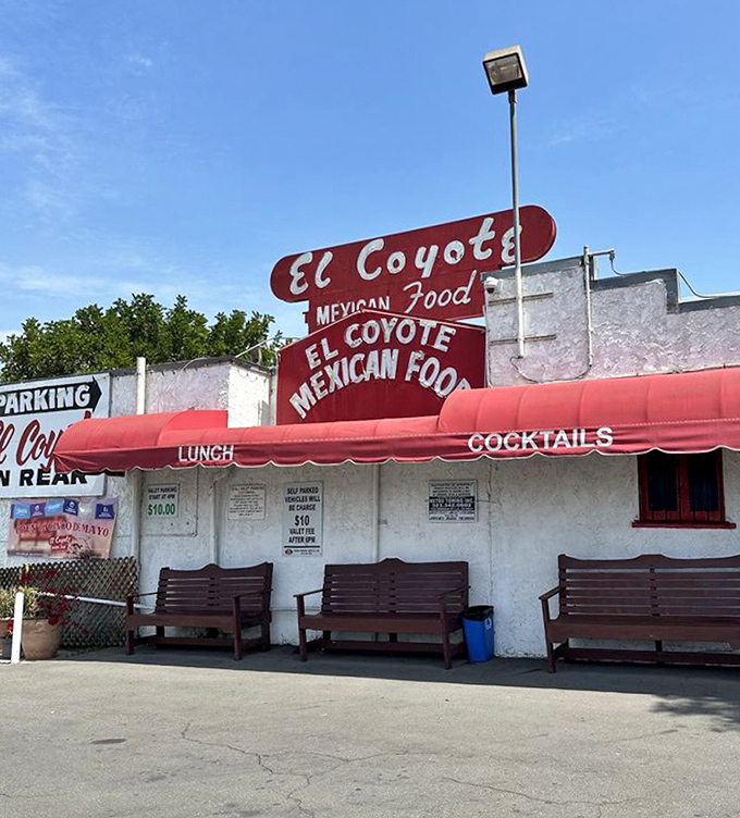 Those outdoor benches aren't just for waiting&mdash;they're for the sacred pre-meal ritual of building anticipation for the chips and salsa to come.