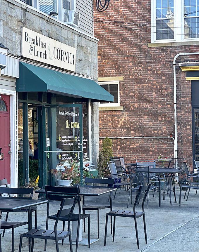 The outdoor patio beckons with promises of al fresco brunching and people-watching between bites of bacon.