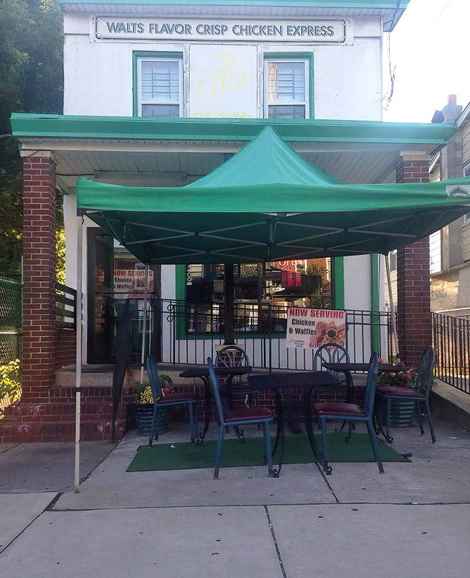 The green canopy beckons like a beacon of deliciousness. In Wilmington's culinary landscape, this humble outpost has achieved legendary status.