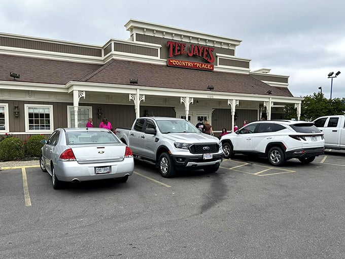 The parking lot fills early&mdash;locals know that the early bird gets the booth and the freshest pot of coffee.