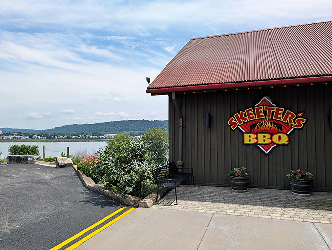 Where the BBQ meets the blue sky&mdash;Skeeter's riverside location offers a feast for the eyes to match the feast on your plate.