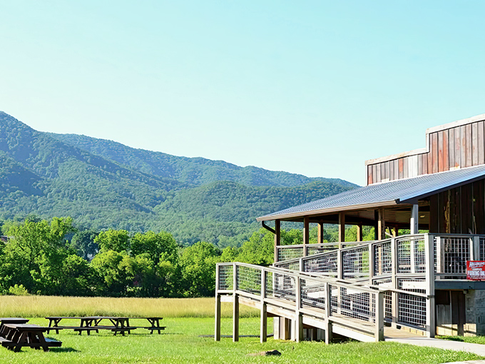 The restaurant at the edge of paradise. When your meal comes with mountain majesty, even waiting for a table becomes a pleasure.