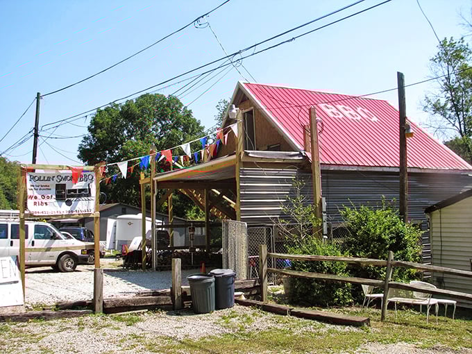 Colorful flags and rustic charm announce: "Barbecue happens here!" No further invitation needed for those who appreciate smoke.