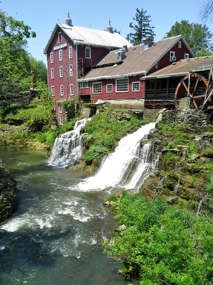 Mother Nature and human ingenuity in perfect harmony. The waterfall and mill create a postcard-worthy scene that tastes as good as it looks.