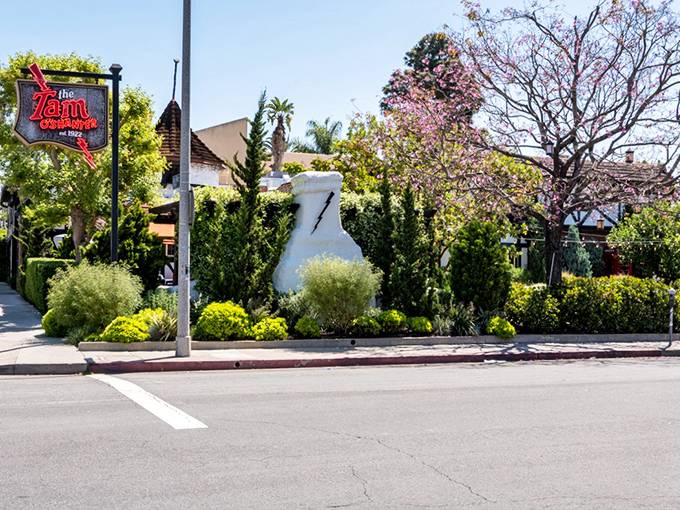Lush landscaping surrounds this meat-lover's mecca. The perfect curb appeal for a restaurant that's been serving Los Angeles for a century.