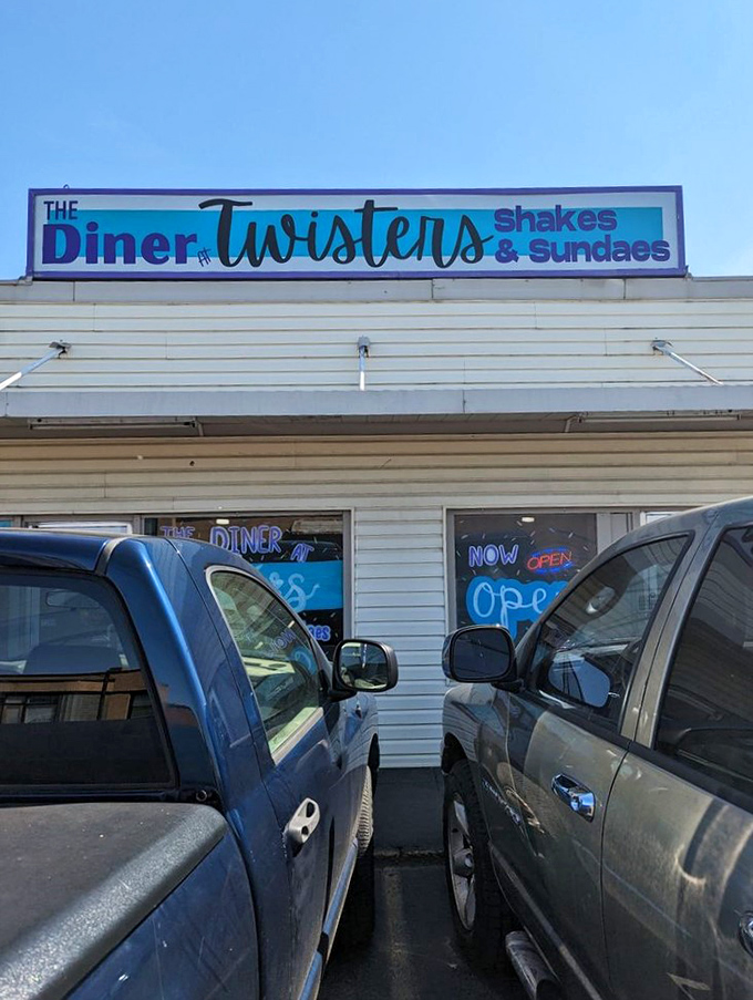 When you see cars parked this close together outside a diner, you know you've found the real deal&mdash;follow the locals to flavor town.
