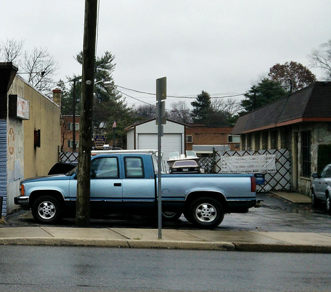 The parking area tells the story of a place where locals know exactly where to go when the pizza craving strikes.