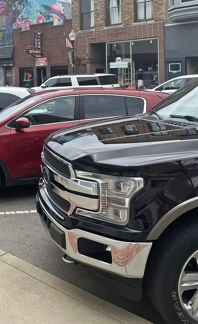 Nick's Kitchen doesn't need flashy parking&mdash;the cars lining the street are testament to what locals already know: this place is worth hunting for a spot.