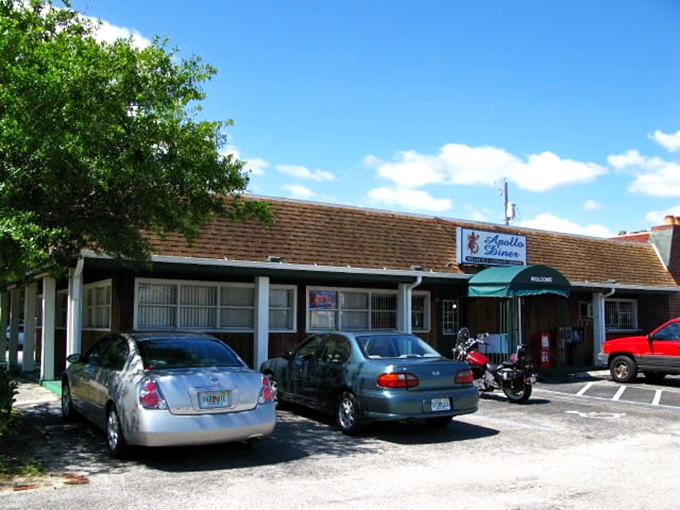 A full parking lot is the universal sign language for "the food here is worth waiting for." Apollo Diner speaks it fluently.