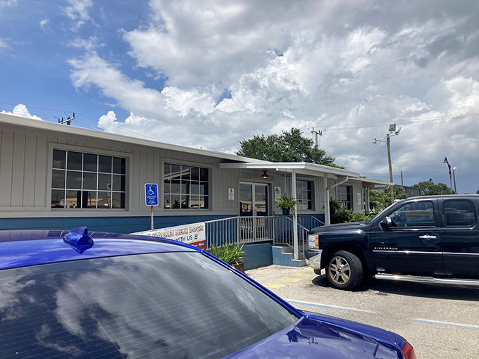 The wall art says it all – a celebration of Southern cuisine from grits to gravy, cornbread to collards.