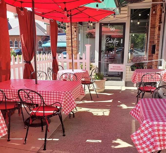Al fresco dining that makes Ohio feel like the Amalfi coast, if you squint and focus on the pasta instead of the parking lot.