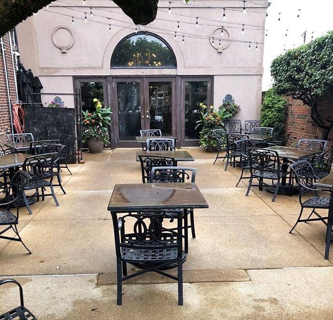 The patio offers al fresco dining with a side of people-watching&mdash;the perfect setting for lingering over that last glass of wine on a St. Louis evening.