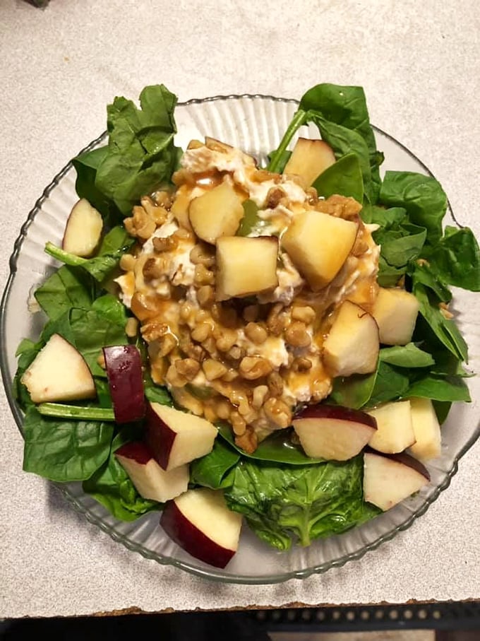 A fresh spinach salad with apples and walnuts proves diners can do light fare too. Though let's be honest&mdash;you're probably here for the gravy.
