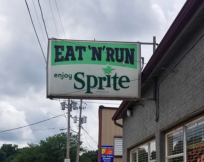 That vintage Sprite sign has outlasted dozens of food trends. While avocado toast comes and goes, Eat N Run's steadfast deliciousness remains eternal. 