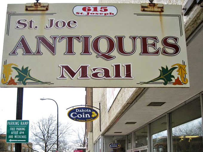 The classic sign welcoming treasure hunters to begin their quest through decades of carefully preserved American history and style. 