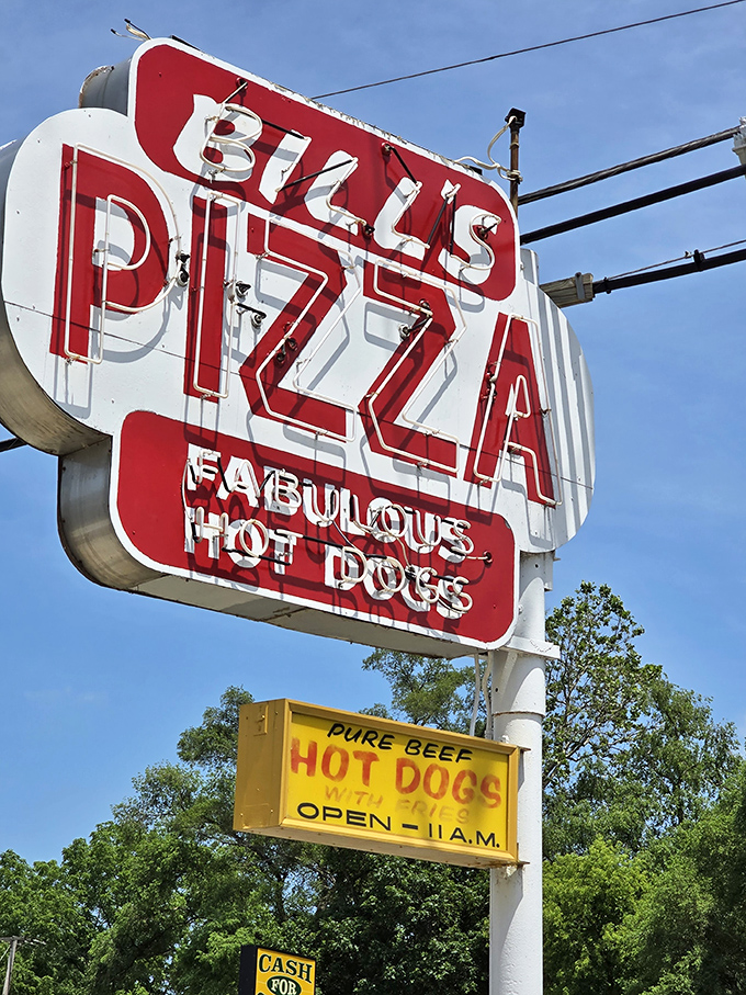 That vintage sign has guided hungry travelers for decades—a beacon of hope for those in need of serious comfort food therapy.