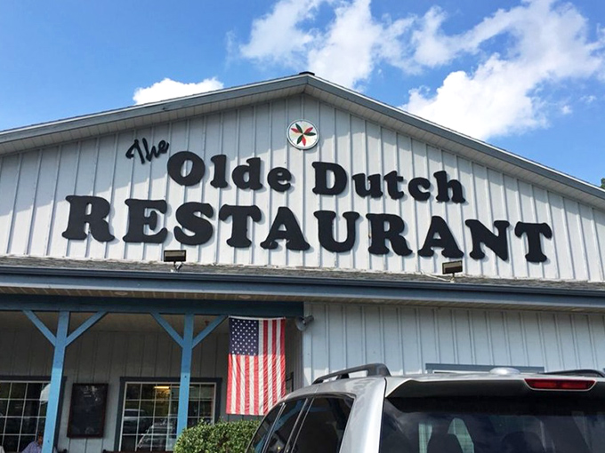 Proudly flying the American flag alongside that iconic sign&mdash;because apple pie, comfort food, and small-town charm are as American as it gets.