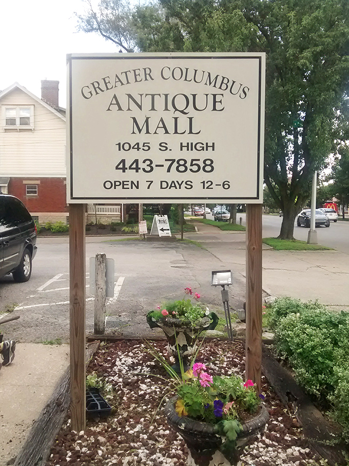 The roadside sign stands as a beacon to collectors and the curious alike, promising seven days of antiquing adventures in the heart of Columbus. 