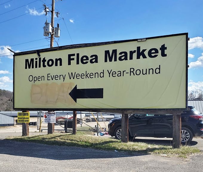 The beacon of bargain hunters everywhere&mdash;this sign promises weekend adventures year-round, pointing the way to treasure like a retail North Star.