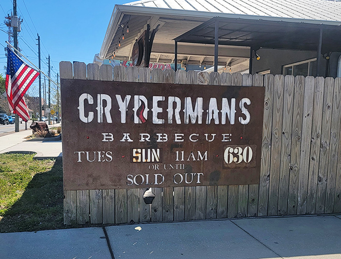 "Open until 6 or until sold out"—the most honest business hours in the restaurant world. In barbecue, scarcity only enhances desire.