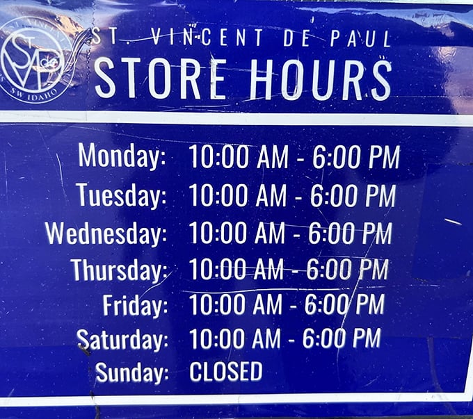 The sacred schedule of secondhand shopping. Six days a week to hunt for treasures, Sundays to rest and plan your next expedition.