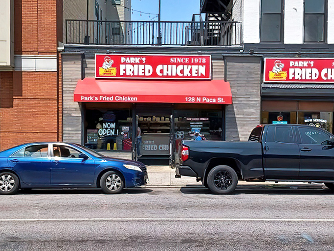 Park's Fried Chicken on N Paca St&mdash;a pilgrimage site for crispy chicken devotees. Even the cars seem to be lining up for a taste.