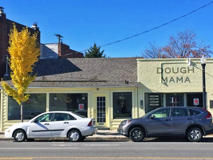 The yellow tree stands sentinel over Dough Mama's Clintonville location. Even Mother Nature wants to be near these biscuits.