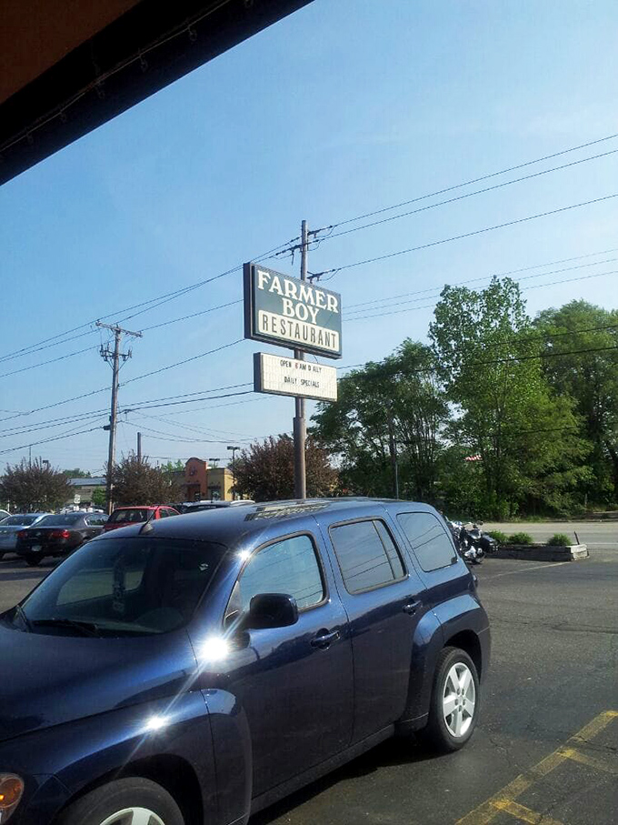 The roadside sign stands tall, a landmark for hungry travelers and locals alike&mdash;the North Star of breakfast in Akron.