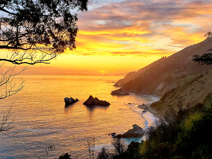 A Big Sur sunset that makes you understand why people applaud when the sun goes down. Nature's grand finale never disappoints.