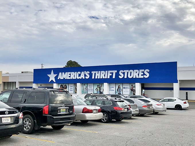 Look at that parking lot - when thrift shoppers gather like this, you know treasures await inside!