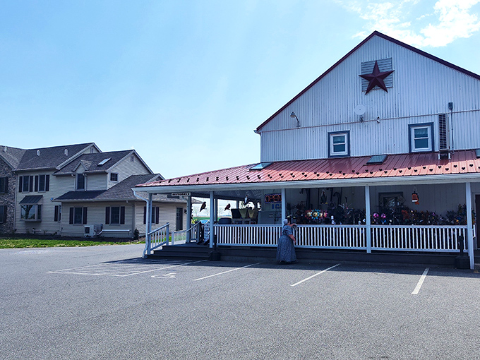 That classic red roof and white siding whisper "homemade goodness" louder than any neon sign ever could.