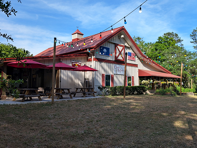 Barn-style charm with a red roof and string lights – Cahill's Market looks like the perfect country setting for serious chicken feasting.