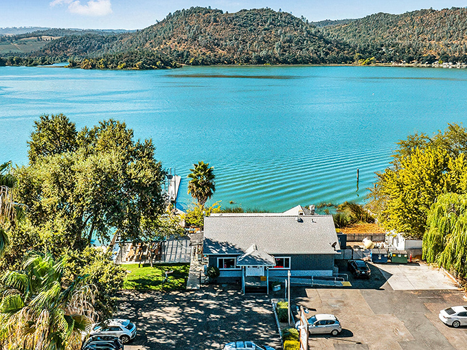 Turquoise dreams! Where California's wallet-friendly paradise meets a lake so blue, even your retirement account will feel refreshed.