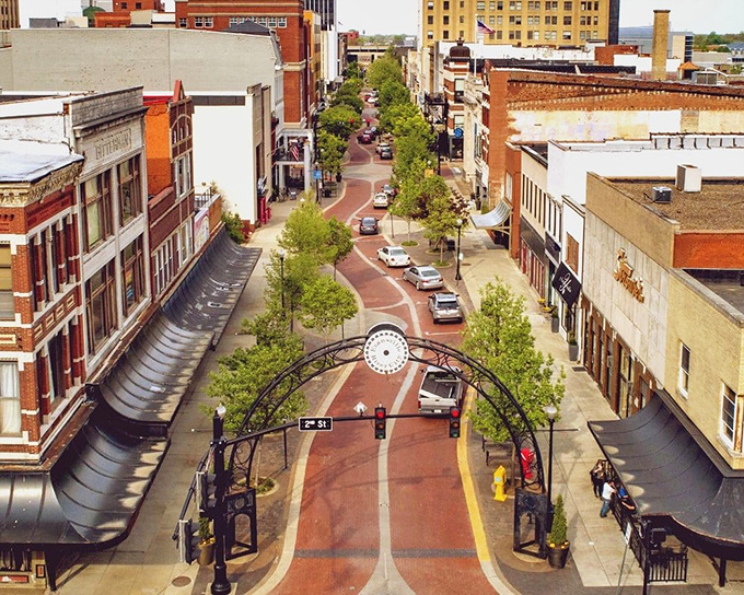 That gorgeous archway isn't just for show&mdash;it's Evansville saying "retirement dollars go further on this side!"