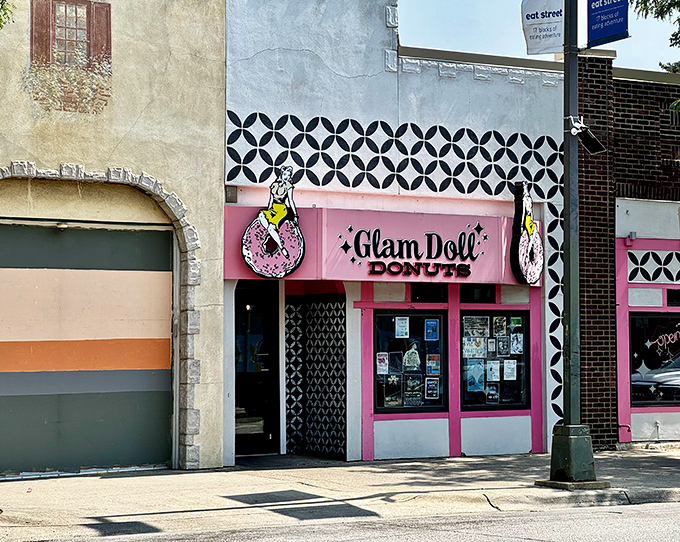 The pink paradise of Glam Doll Donuts beckons with retro charm. This Minneapolis hotspot makes donuts that are dressed better than most of us on a Friday night!