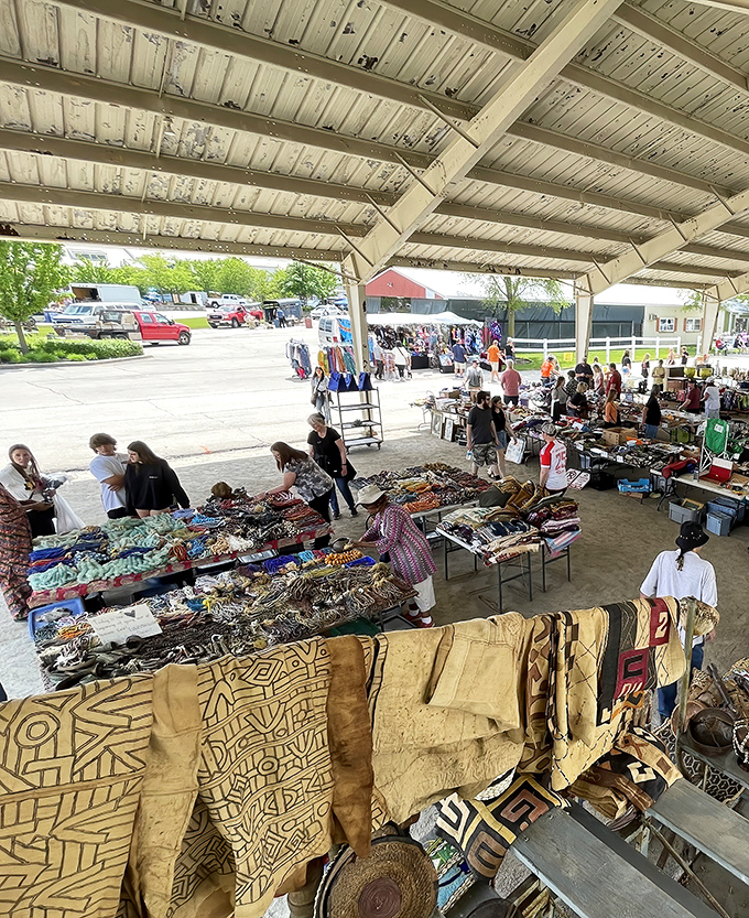 Treasure hunters paradise! Under this sprawling pavilion, bargain seekers sift through everything from vintage fabrics to forgotten heirlooms.